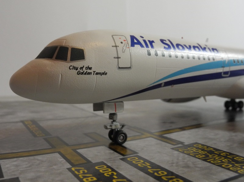 Boeing 757-236, Minicraft Model Kits 1:144 von Johannes Wipauer