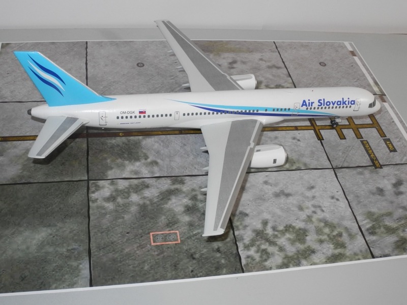 Boeing 757-236, Minicraft Model Kits 1:144 von Johannes Wipauer