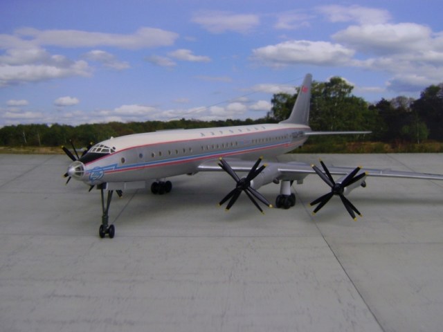 Tupolev Tu-114D, VEB Plasticart 1:100 von Helmut Dominik