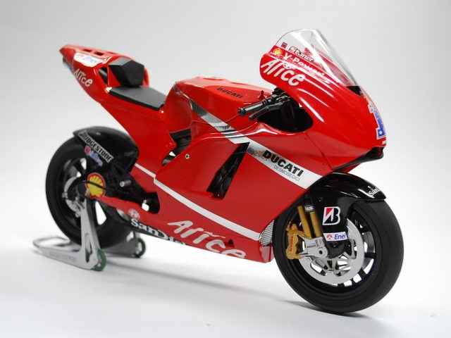Ducati Desmosedici GP8 2008, Italeri 1:9 von Markus Berger
