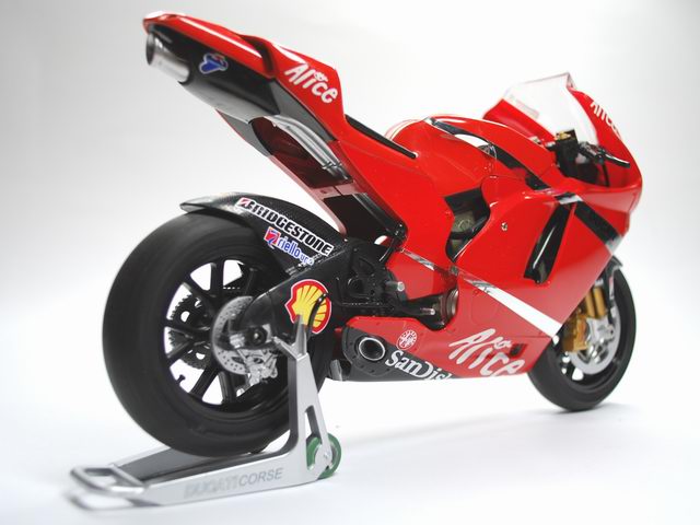 Ducati Desmosedici GP8, Italeri 1:9 von Markus Berger