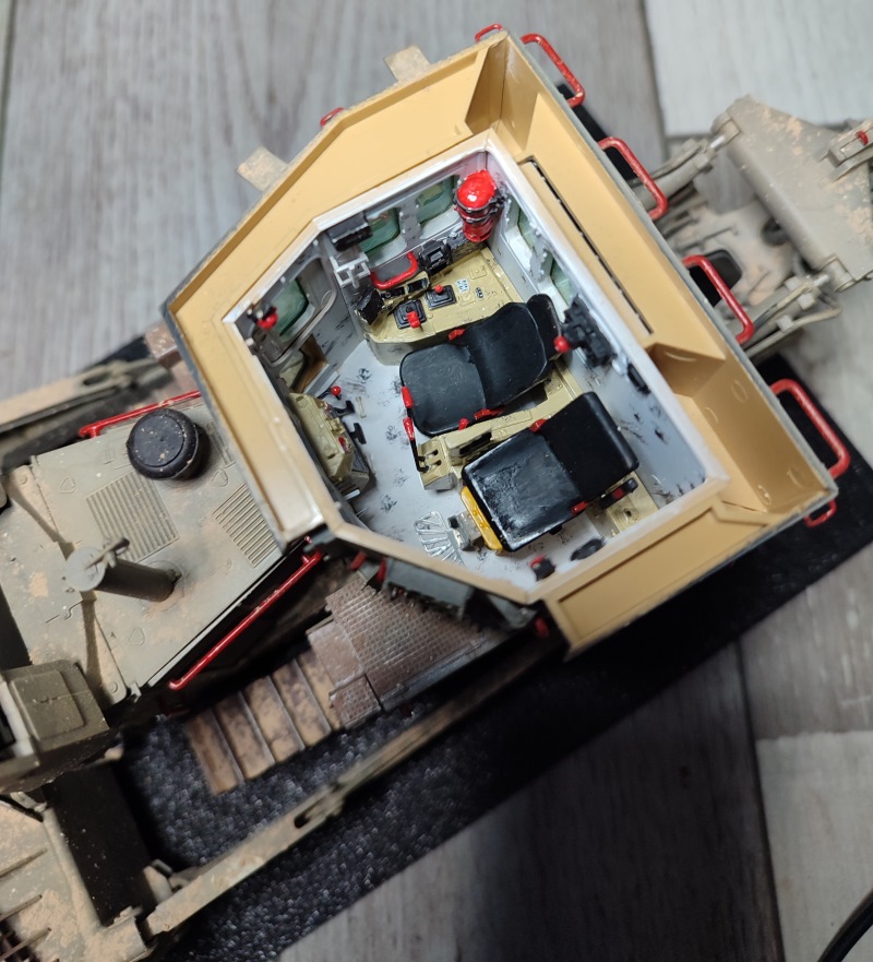 Caterpillar D9R, Meng Model 1:35 von Björn Richmann