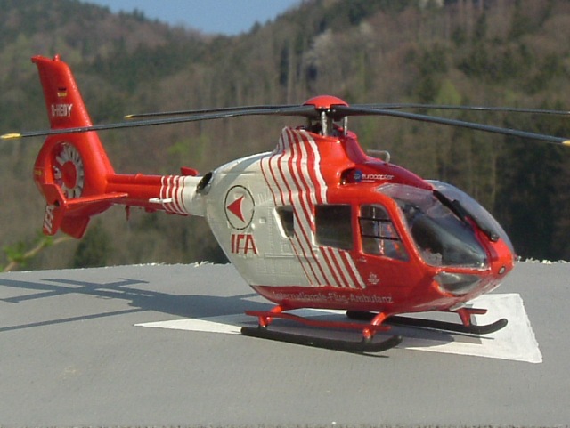 Eurocopter EC-135, Revell 1:72 von Ulrich Warweg