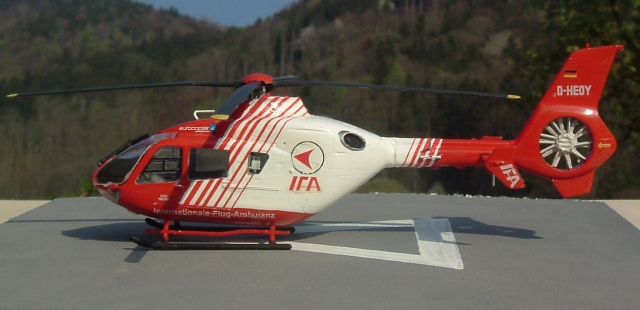 Eurocopter EC-135, Revell 1:72 von Ulrich Warweg