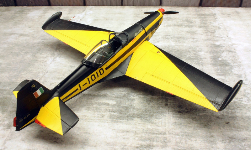 Zlin Z-256AFS Akrobat, Eduard 1:48 von Roland Sachsenhofer