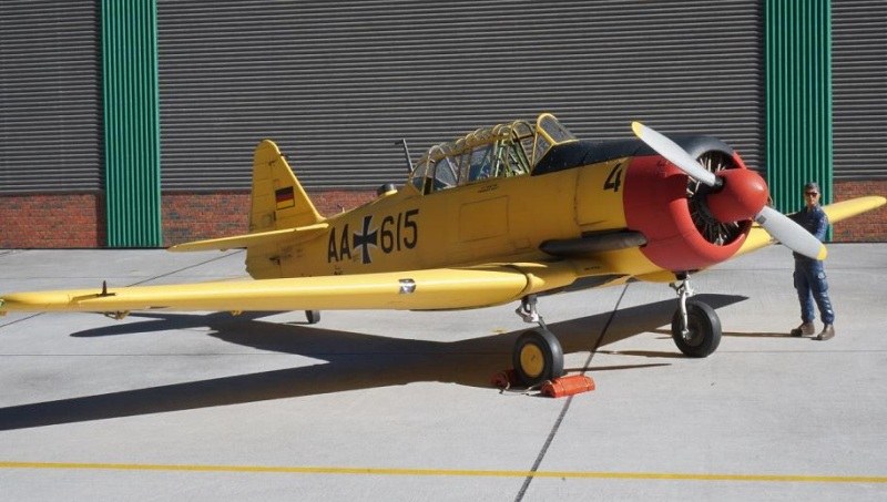 Harvard Mk.IV (T-6) Texan, Kitty Hawk 1:32 von Franz Schubert