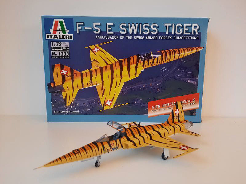 Northrop F-5E Tiger II „Sinacat“, Italeri 1:72 von Rolf Ehrat