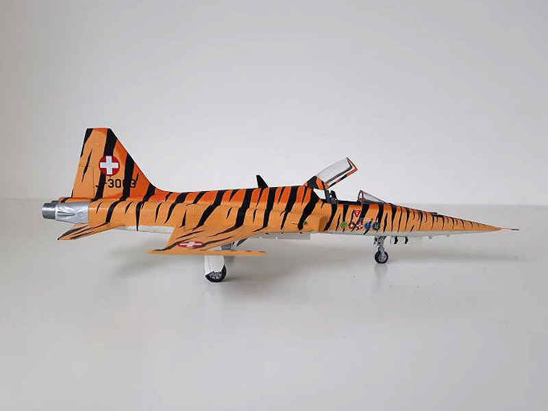 Northrop F-5E Tiger II „Sinacat“, Italeri 1:72 von Rolf Ehrat