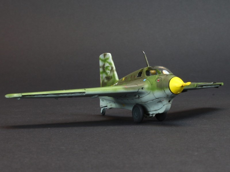 Messerschmitt Me 163, HobbyBoss 1:72 von Alex Grivonev
