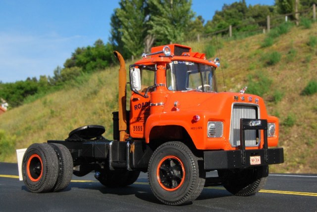 Mack DM 600, AMT/Ertl 1:25 von Jaume Campreciós