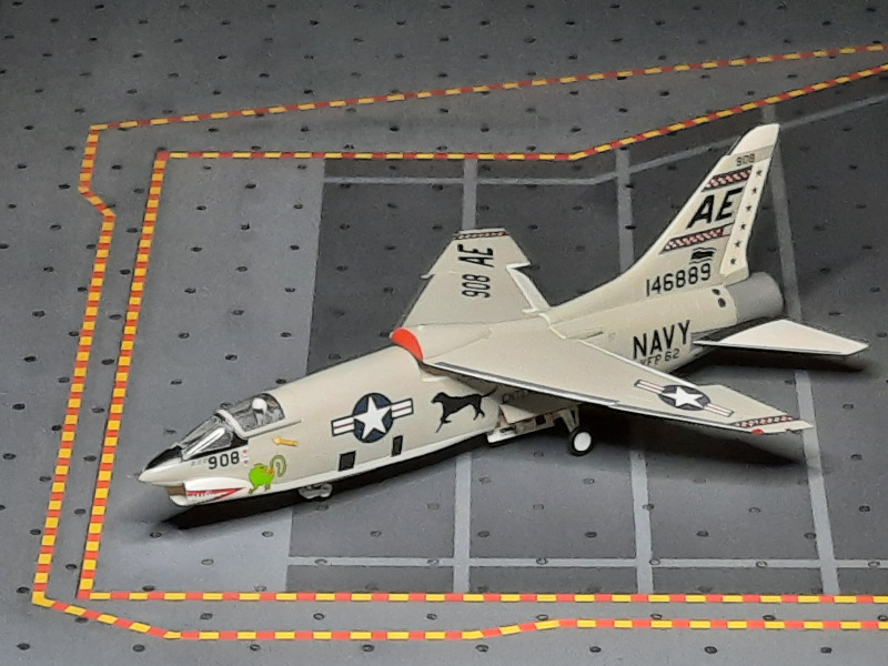 Vought RF-8A (F8U-1P) Crusader BuNo. 146889, Esci 1:72 von Oliver Zwiener