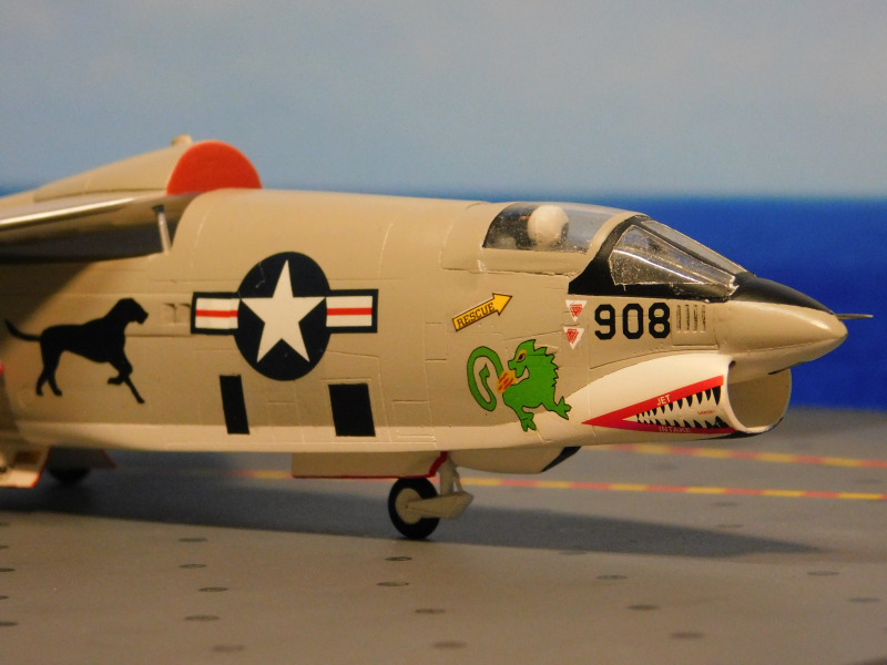 Vought RF-8A (F8U-1P) Crusader BuNo. 146889, Esci 1:72 von Oliver Zwiener