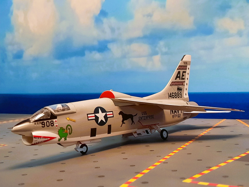 Vought RF-8A (F8U-1P) Crusader BuNo. 146889, Esci 1:72 von Oliver Zwiener