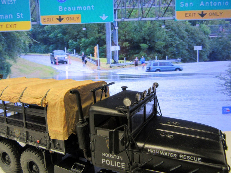 Houston Police High Water Rescue Truck, Italeri 1:35 von Carsten Görnhardt