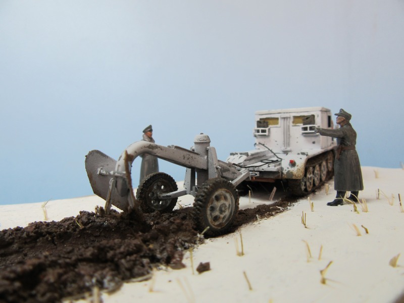Sd.Kfz. 11/3 mit Entgiftungspflug 41, First to Fight 1:72 von Carsten ...