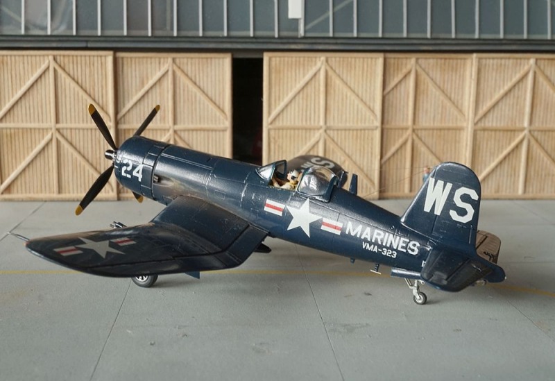 AU-1 Corsair, Italeri 1:72 von Peter Hochstrasser