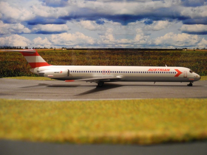 McDonnell Douglas MD-81, Minicraft Model Kits 1:144 von Johannes Wipauer