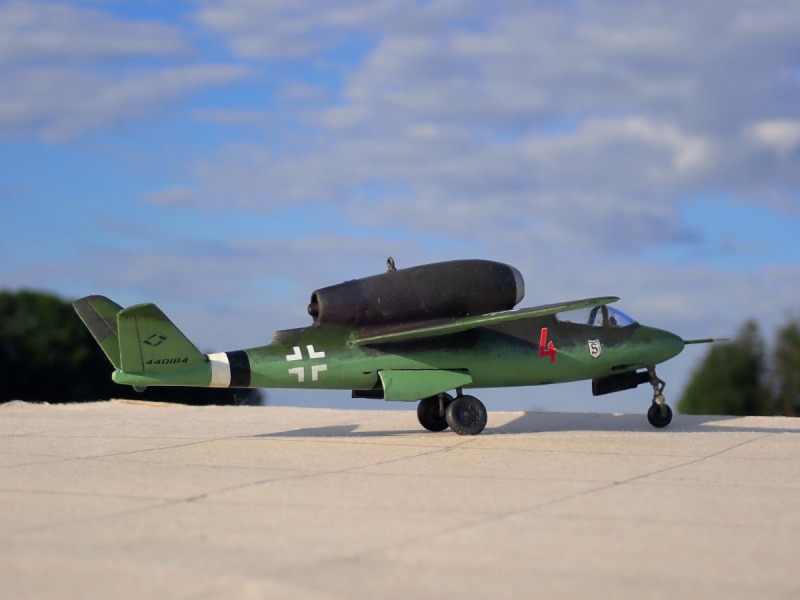 Heinkel He 162 D, AZ model 1:72 von Thomas Brückelt