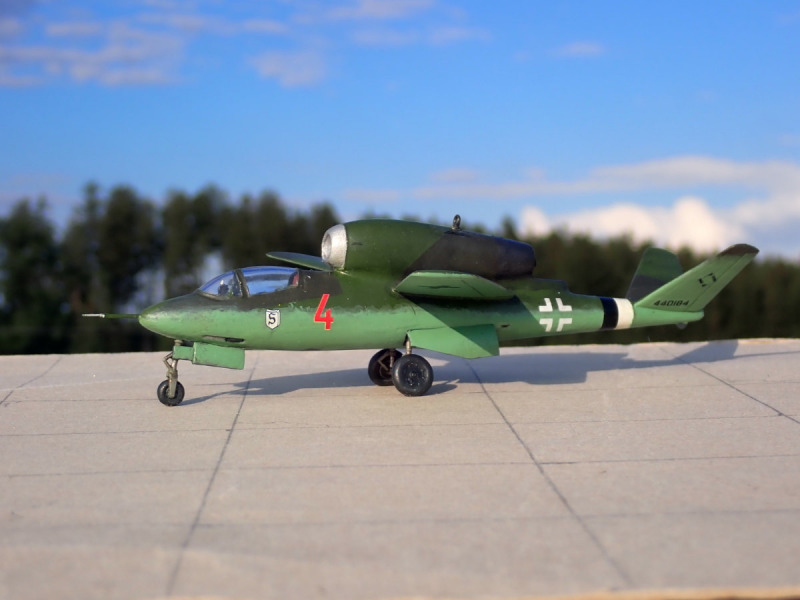 Heinkel He 162 D, AZ model 1:72 von Thomas Brückelt