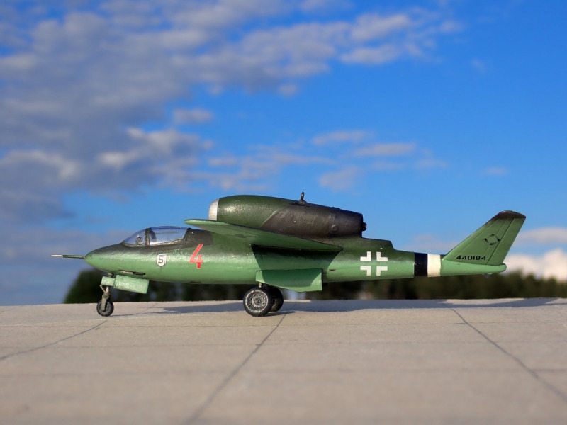 Heinkel He 162 D, AZ model 1:72 von Thomas Brückelt