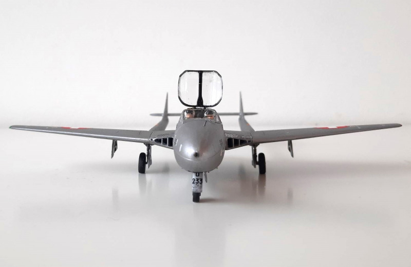 De Havilland DH.115 Vampire Mk.55, Airfix 1:72 von Rolf Ehrat