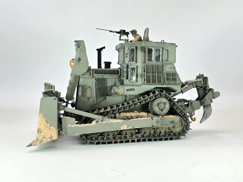 Caterpillar Bulldozer D9R, Meng Model 1:35 von Axel Grundmann