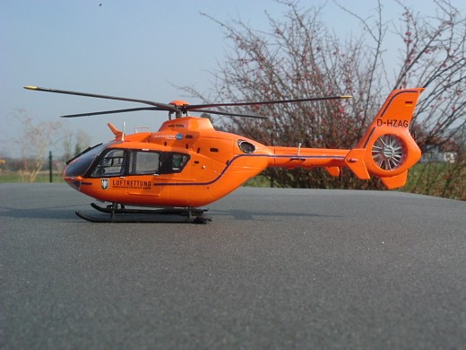 Eurocopter EC-135, Revell 1:72 von Ulrich Warweg
