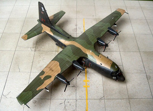 Lockheed AC-130A "Spectre" Gunship, Minicraft Model Kits 1:144 von ...