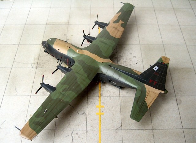 Lockheed AC-130A "Spectre" Gunship, Minicraft Model Kits 1:144 von ...