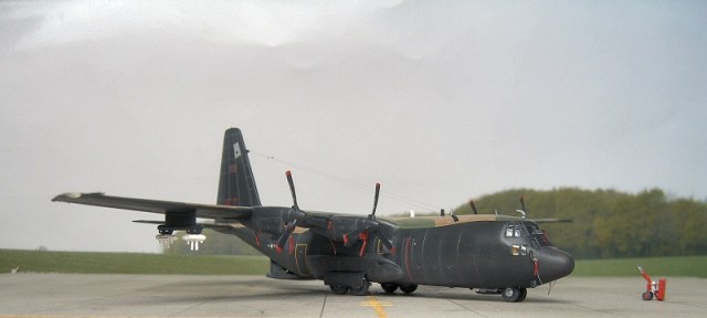 Lockheed AC-130A "Spectre" Gunship, Minicraft Model Kits 1:144 von ...