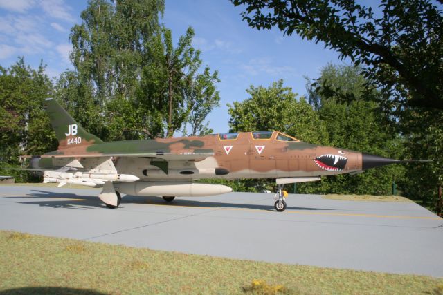 Republic F-105G Thunderchief, Trumpeter 1:32 von Thomas Fischer