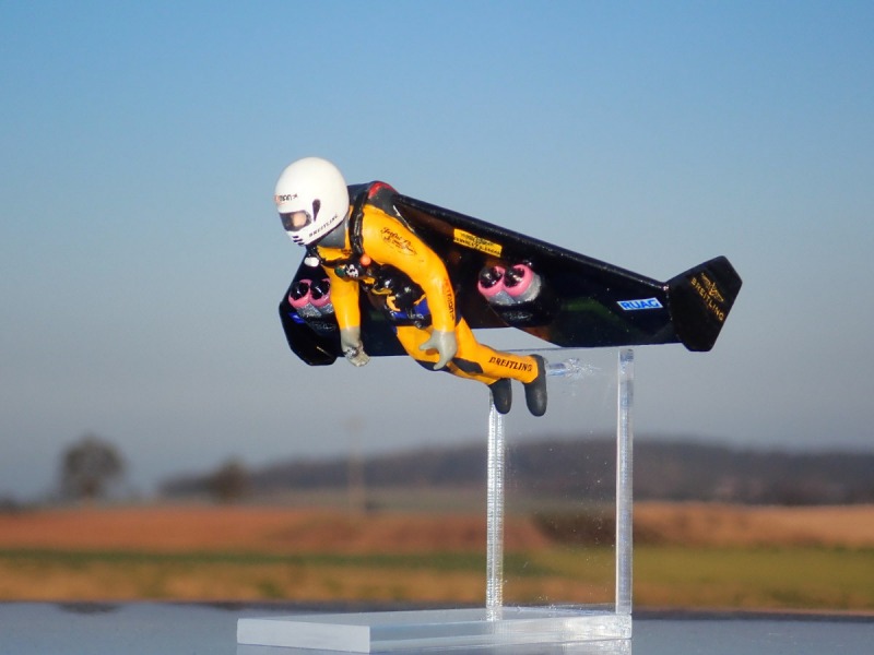 Jetman – Yves Rossy, Eigenbau 1:27 von Thomas Brückelt