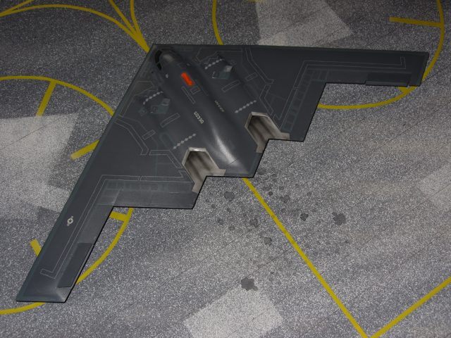 Northrop B-2, Testors 1:72 von Oliver Zwiener