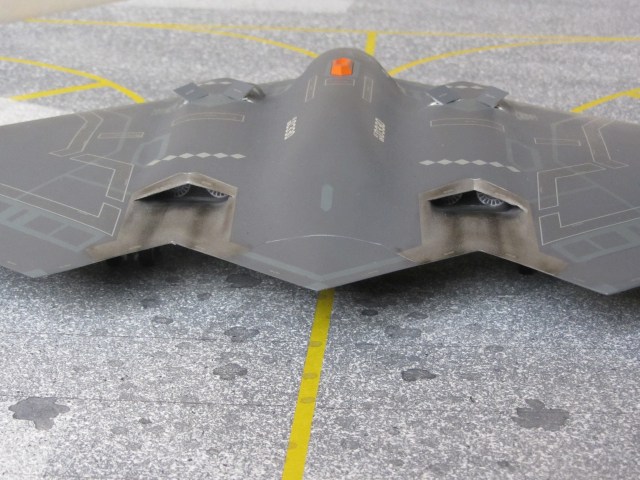 Northrop B-2, Testors 1:72 von Oliver Zwiener