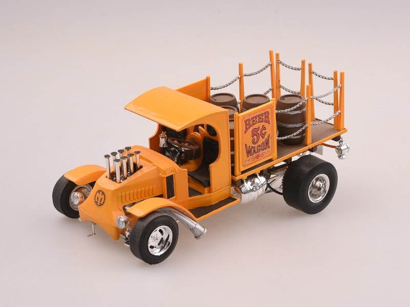 Beer Wagon, Monogram 1:24 von Frank Brüninghaus