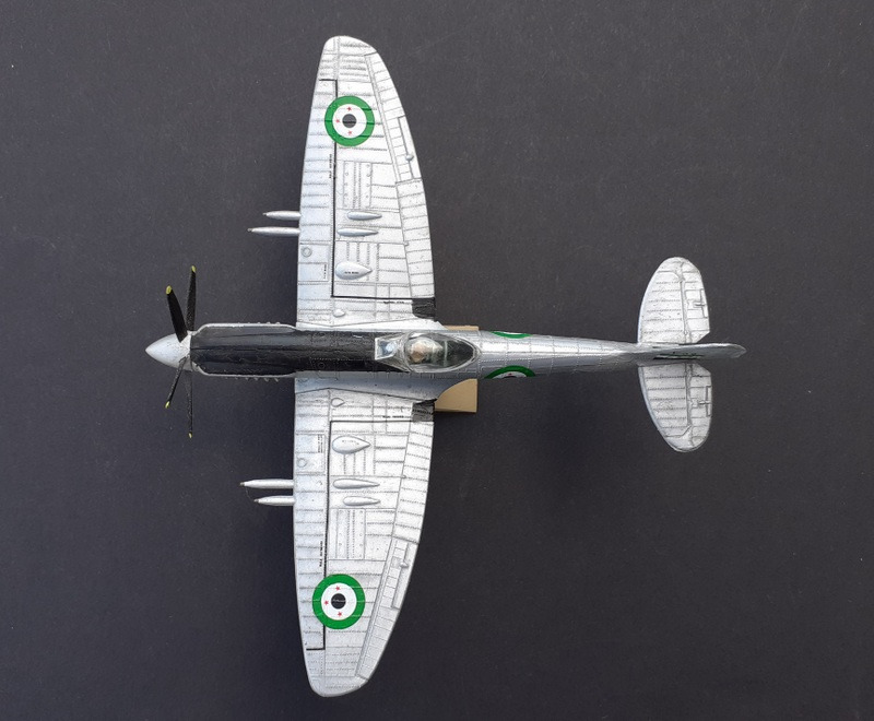 Supermarine Spitfire F.22, Testors 1:72 von Tom Klose