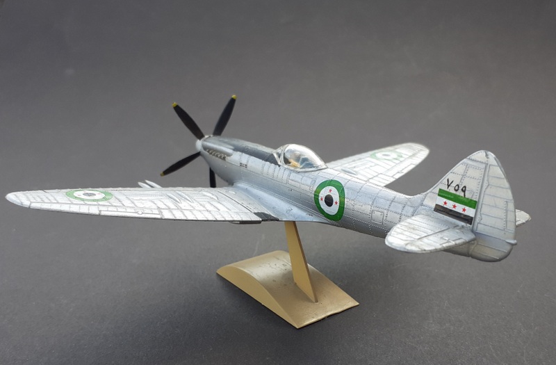 Supermarine Spitfire F.22, Testors 1:72 von Tom Klose