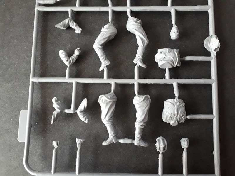 Soviet Tank Crew at Rest, MiniArt Nr. 35246 - Modellversium Kit-Ecke