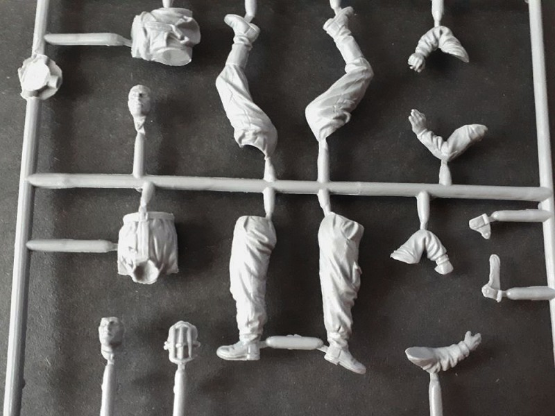 Soviet Tank Crew at Rest, MiniArt Nr. 35246 - Modellversium Kit-Ecke