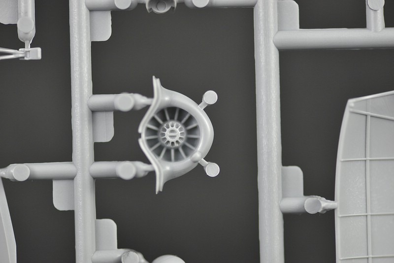 Soviet Attack Helicopter Mi-24V/VP, Zvezda Nr. 4823 - Modellversium Kit ...