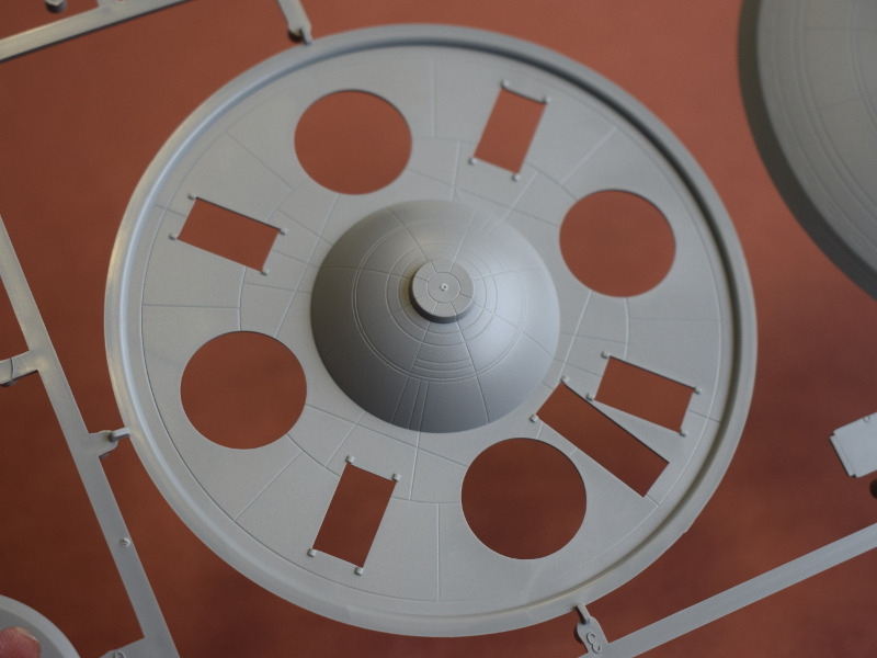 Haunebu I & II & III, Takom Nr. 6008 - Modellversium Kit-Ecke