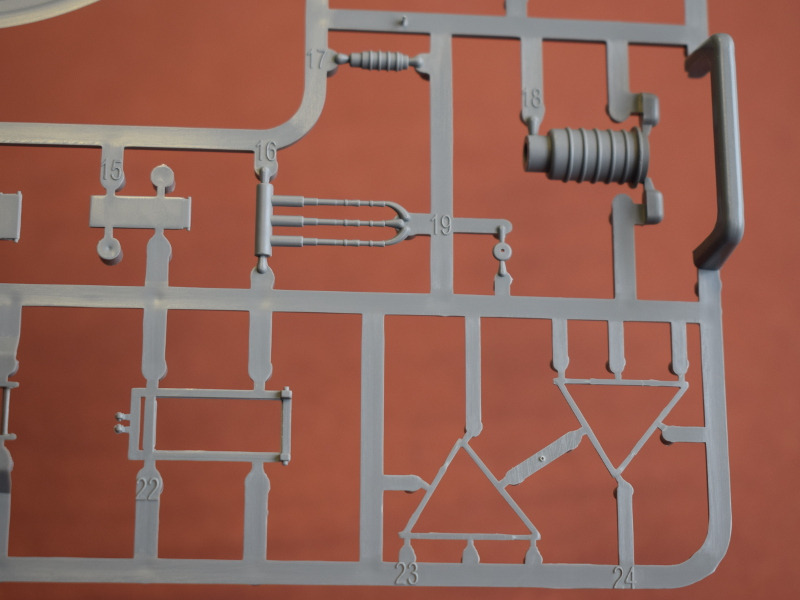 Haunebu I & II & III, Takom Nr. 6008 - Modellversium Kit-Ecke