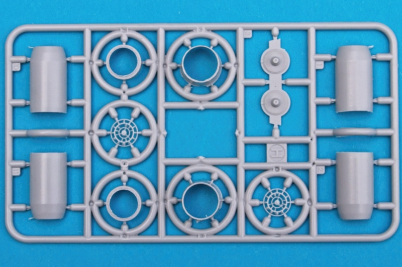 Mirage 4000, Modelsvit Nr. 72053 - Modellversium Kit-Ecke