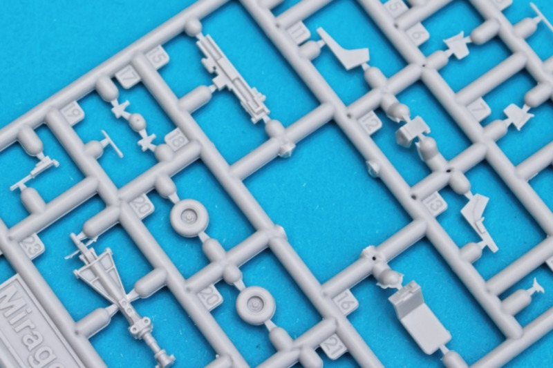 Mirage 4000, Modelsvit Nr. 72053 - Modellversium Kit-Ecke