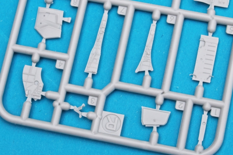 Mirage 4000, Modelsvit Nr. 72053 - Modellversium Kit-Ecke