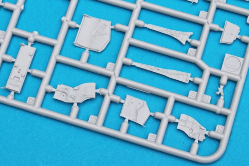 Mirage 4000, Modelsvit Nr. 72053 - Modellversium Kit-Ecke