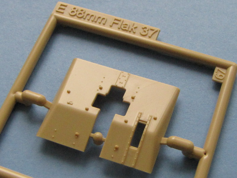 Sd.Kfz. 7 + 8,8 cm FLAK 37, Revell Nr. 03210 - Modellversium Kit-Ecke