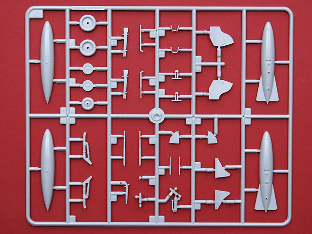 PLAAF J-5, HobbyBoss Nr. 80335 - Modellversium Kit-Ecke
