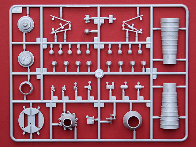 PLAAF J-5, HobbyBoss Nr. 80335 - Modellversium Kit-Ecke