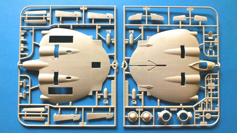 XF5U-1 "Flying Flapjack", Kitty Hawk Nr. KH80135 - Modellversium Kit-Ecke